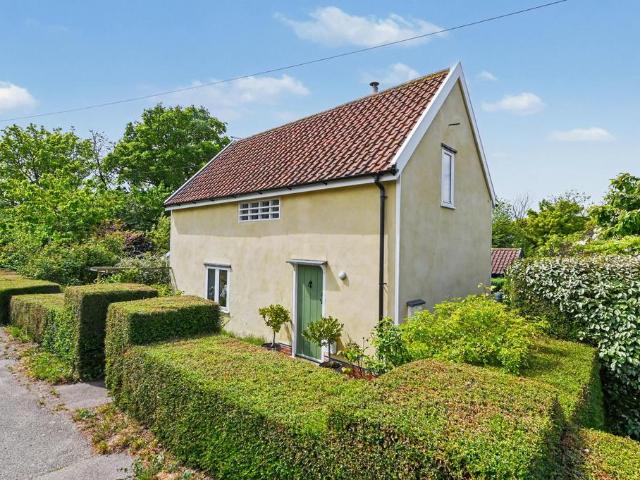 2 bedroom detached house for sale