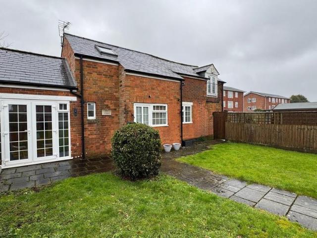 2 bedroom detached house for sale