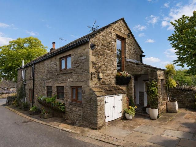 2 bedroom detached house for sale