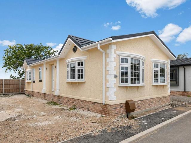 2 bedroom detached house for sale