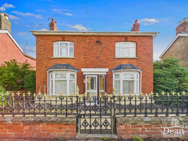 2 bedroom detached house for sale