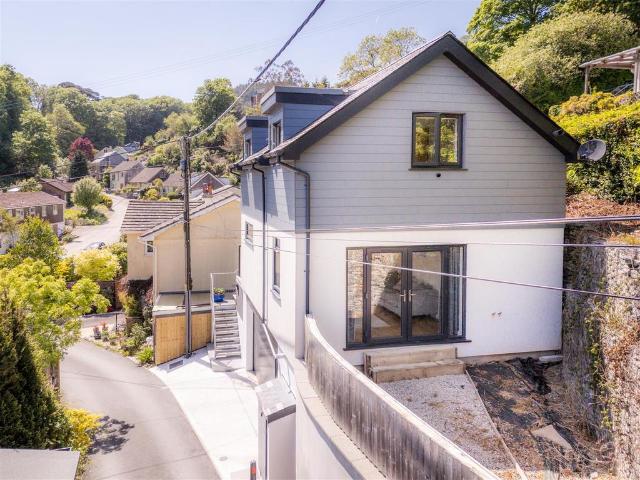 2 bedroom detached house for sale
