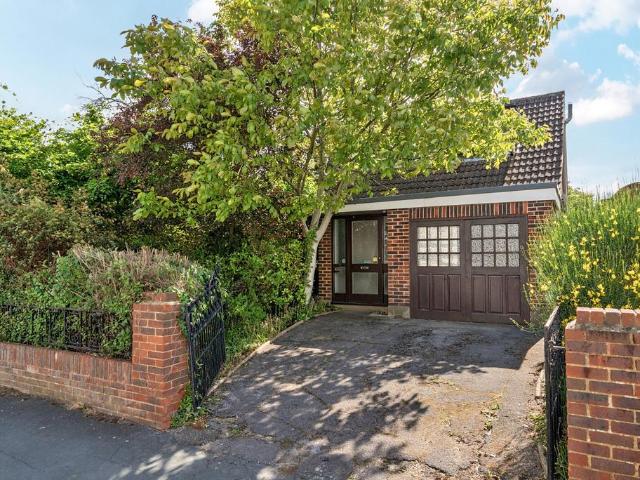 2 bedroom detached house for sale