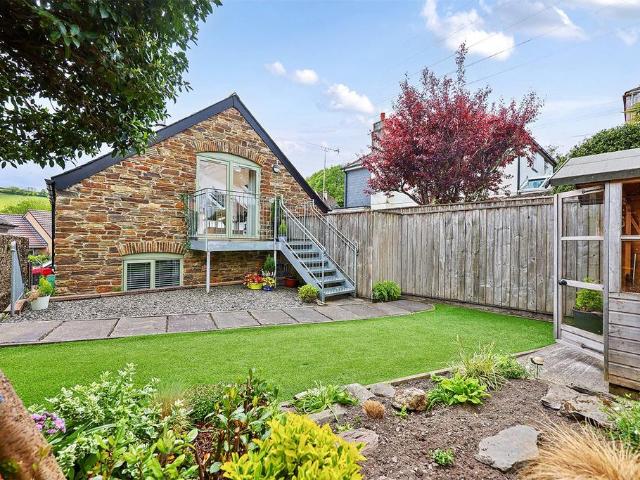 2 bedroom detached house for sale