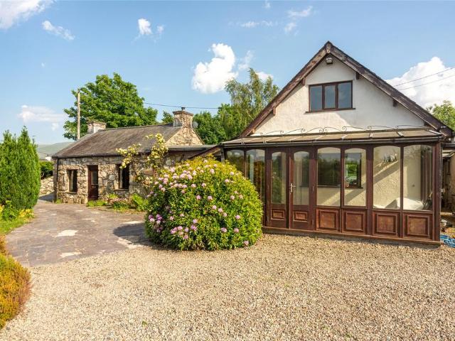 2 bedroom detached house for sale