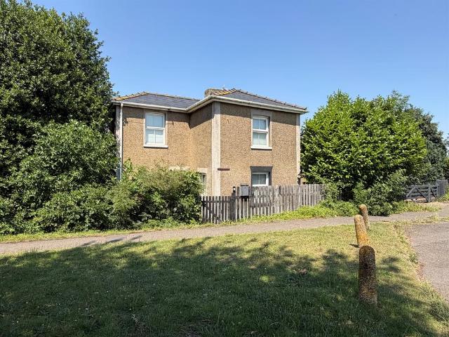 2 bedroom detached house for sale