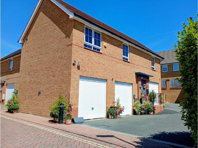 2 bedroom detached house for sale