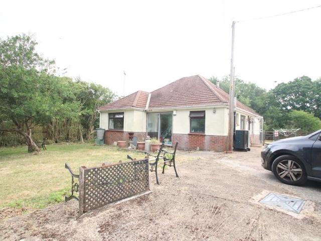 2 bedroom detached house for sale