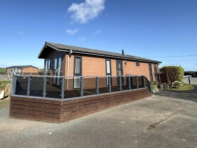 2 bedroom detached house for sale