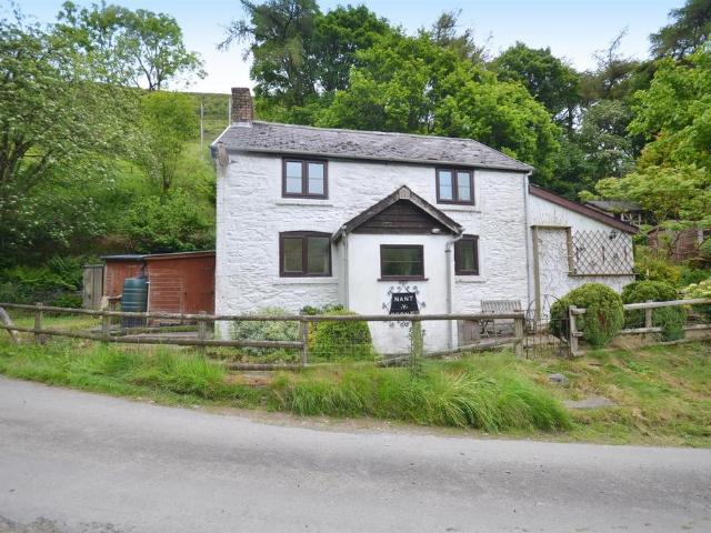 2 bedroom detached house for sale
