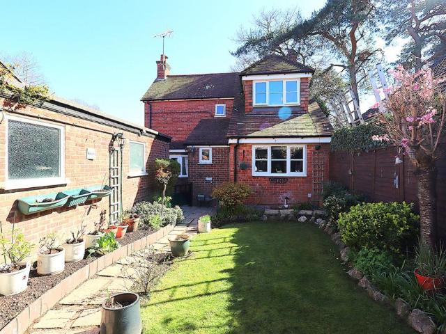 2 bedroom detached house for sale