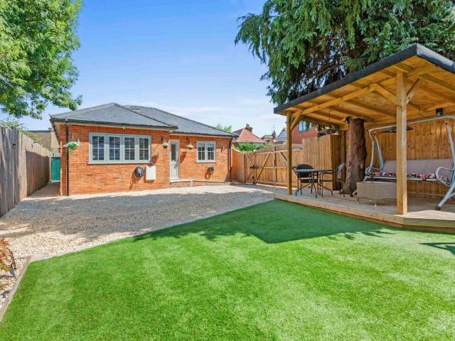 2 bedroom detached house for sale