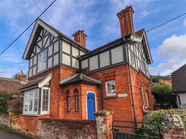 2 bedroom detached house for sale