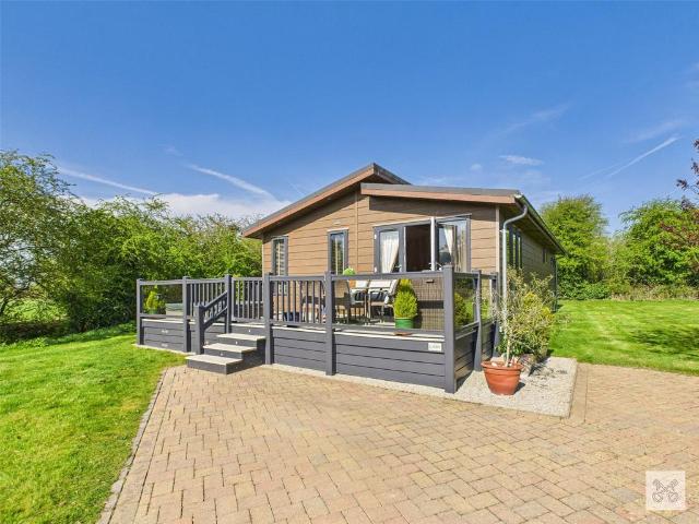 2 bedroom detached house for sale