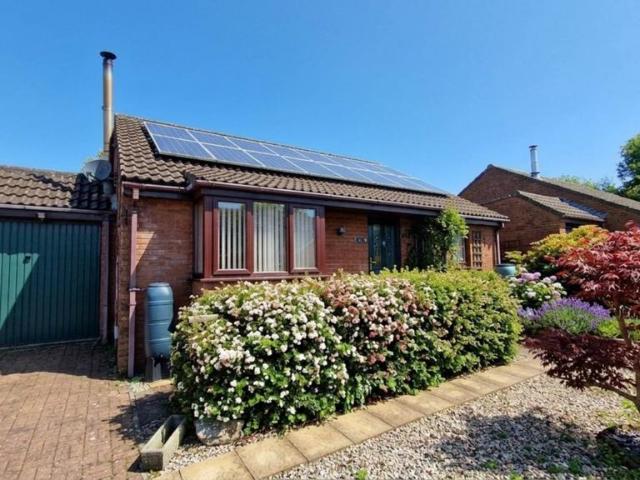 2 bedroom detached house for sale
