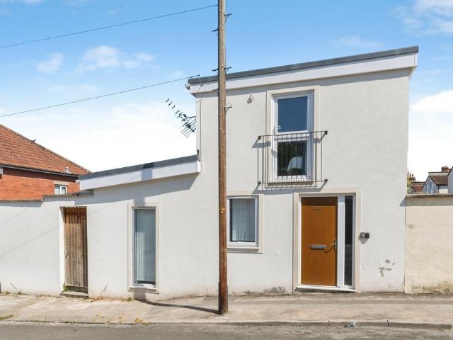 2 bedroom detached house for sale