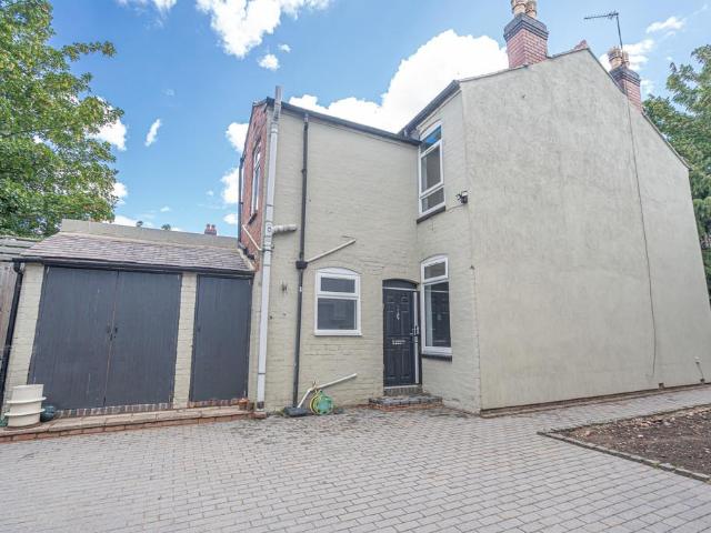 2 bedroom detached house for sale
