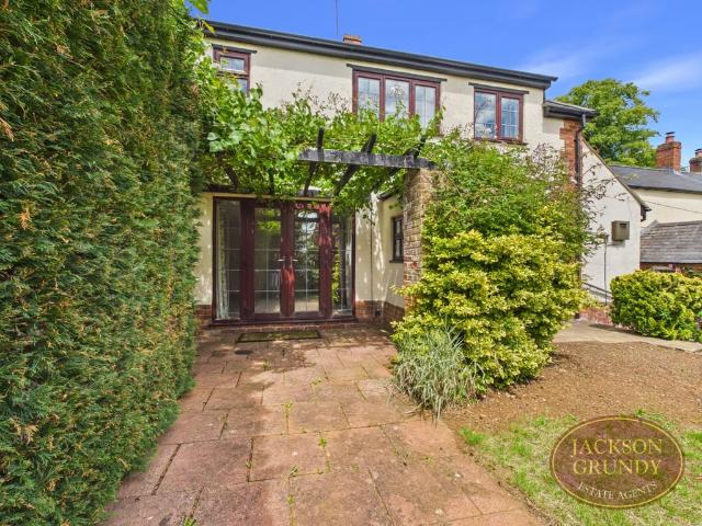 2 bedroom detached house for sale