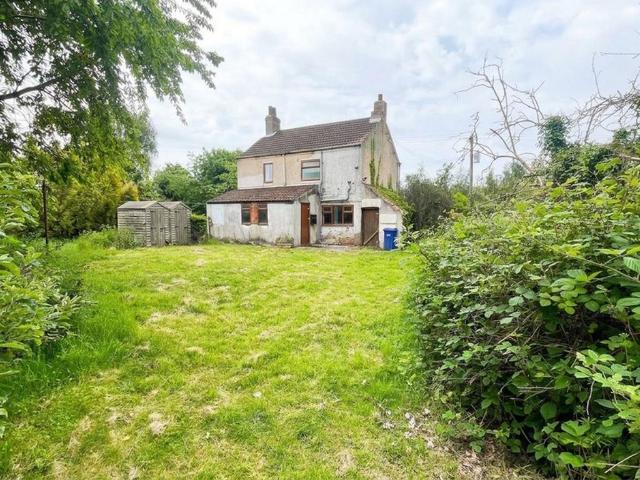 2 bedroom detached house for sale