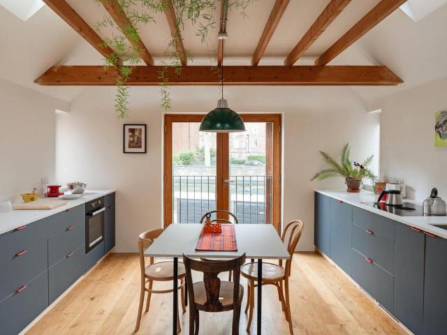 2 bedroom detached house for sale