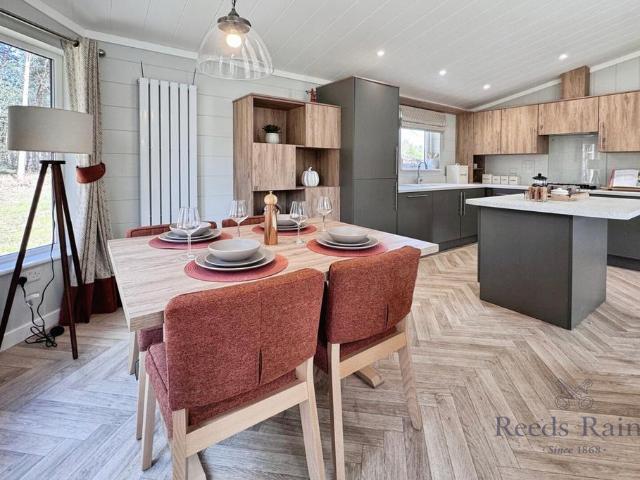 2 bedroom detached house for sale