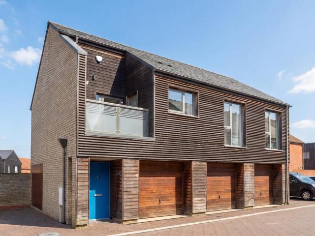2 bedroom detached house for sale