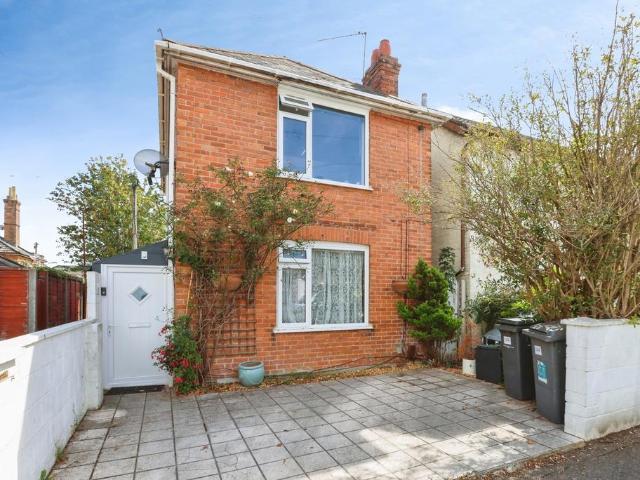 2 bedroom detached house for sale