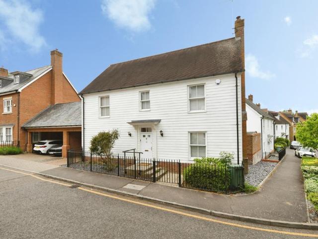 2 bedroom detached house for sale