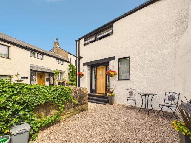 2 bedroom detached house for sale