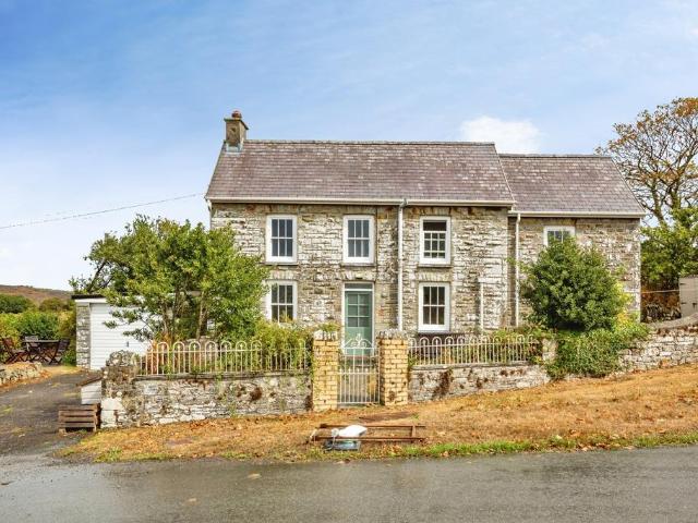 2 bedroom detached house for sale