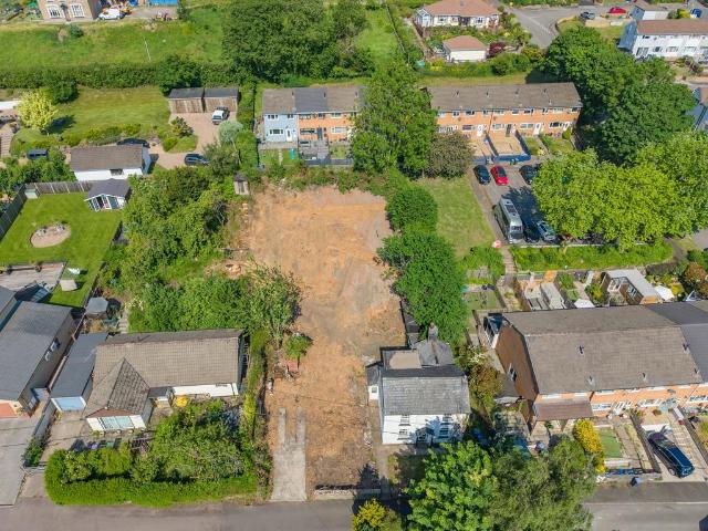 2 bedroom detached house for sale