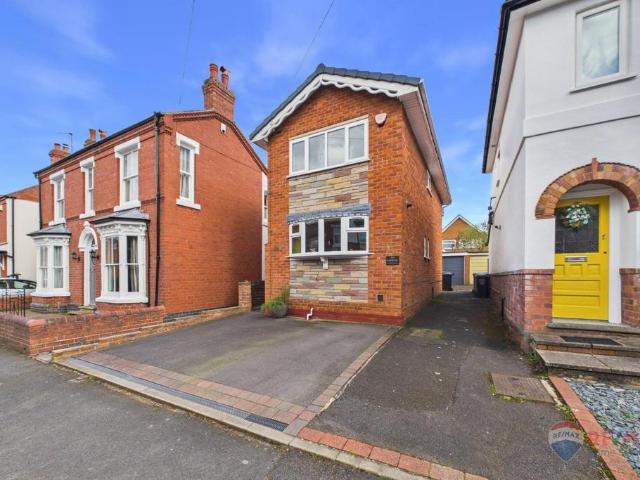 2 bedroom detached house for sale