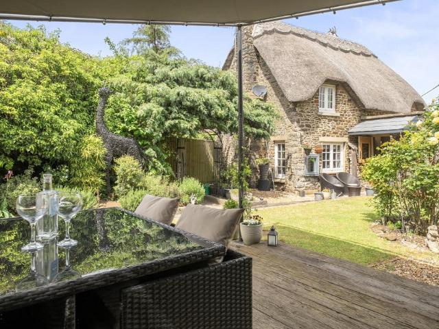 2 bedroom detached house for sale