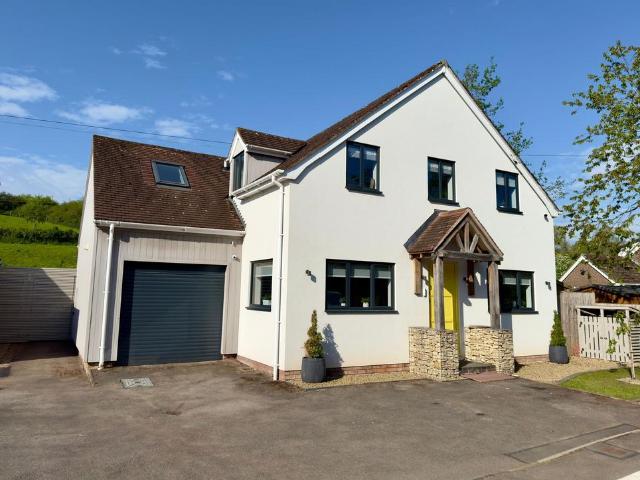 2 bedroom detached house for sale