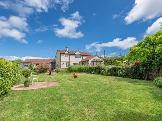 2 bedroom detached house for sale