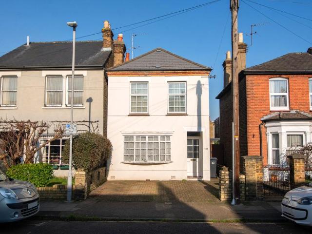 2 bedroom detached house for sale