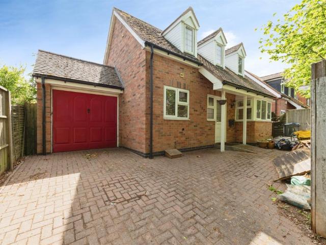 2 bedroom detached house for sale