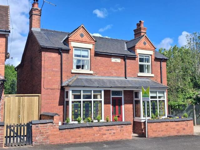 2 bedroom detached house for sale