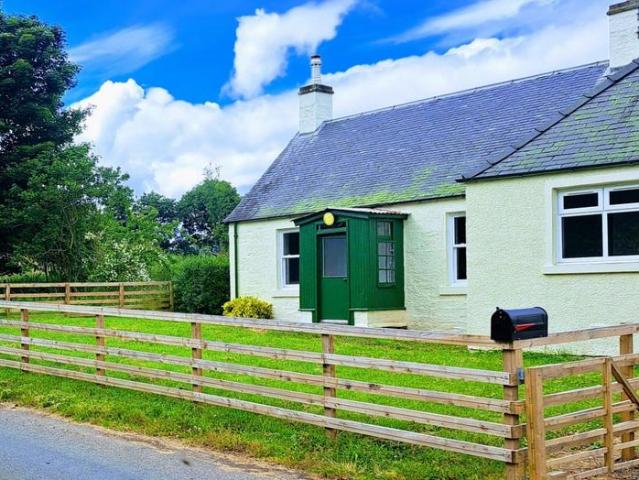 2 bedroom detached house for sale