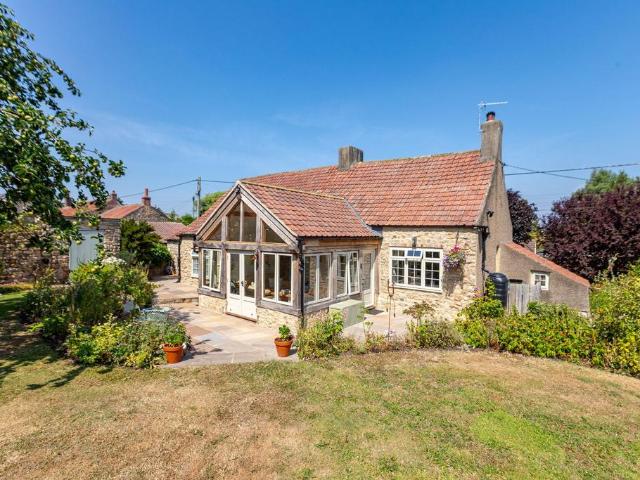 2 bedroom detached house for sale