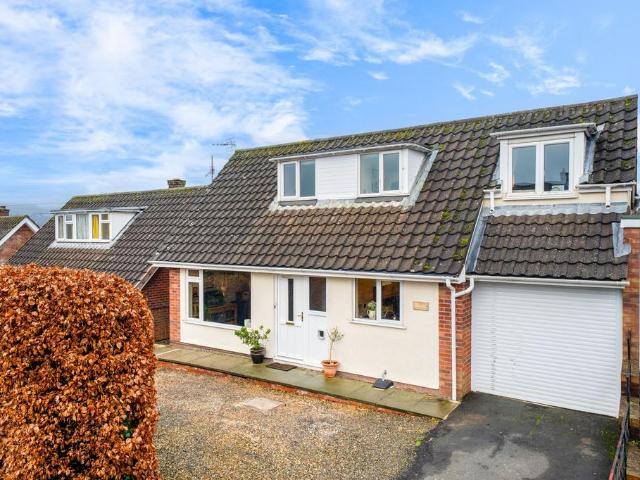 2 bedroom detached house for sale
