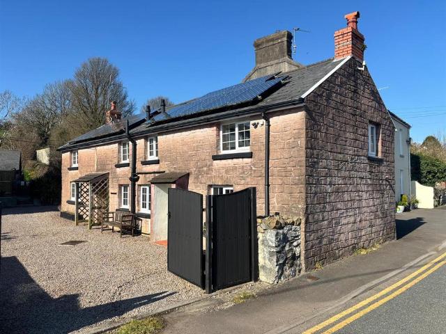 2 bedroom detached house for sale