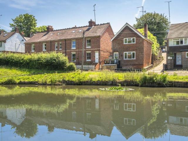 2 bedroom detached house for sale