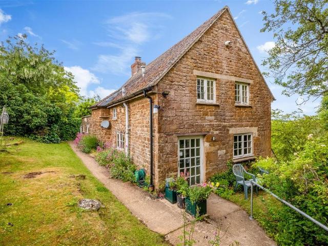 2 bedroom detached house for sale