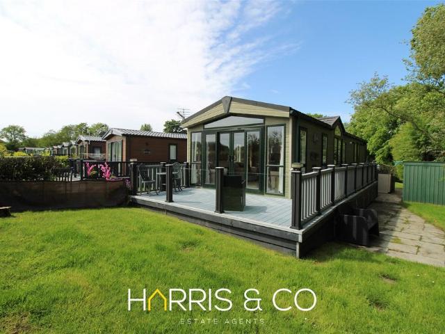 2 bedroom detached house for sale