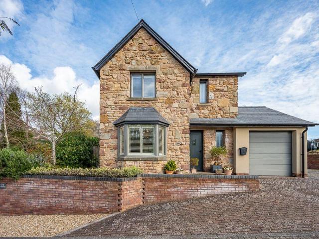 2 bedroom detached house for sale