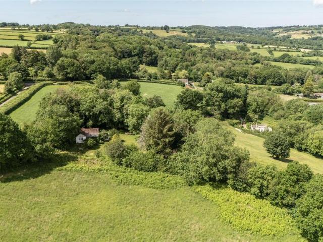 2 bedroom detached house for sale
