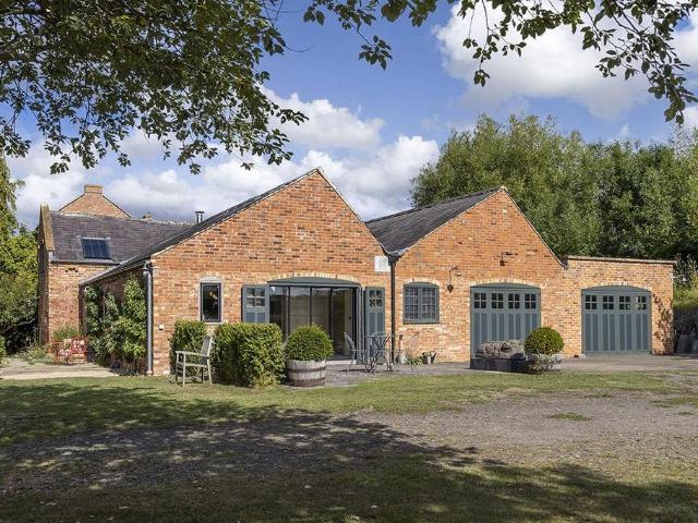2 bedroom detached house for sale