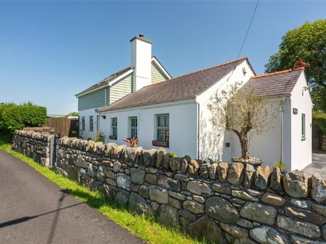 2 bedroom detached house for sale