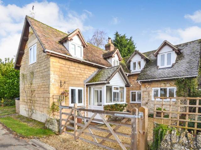 2 bedroom detached house for sale